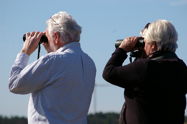 Looking Through Binoculars — How to Adjust Binoculars for Clear Images