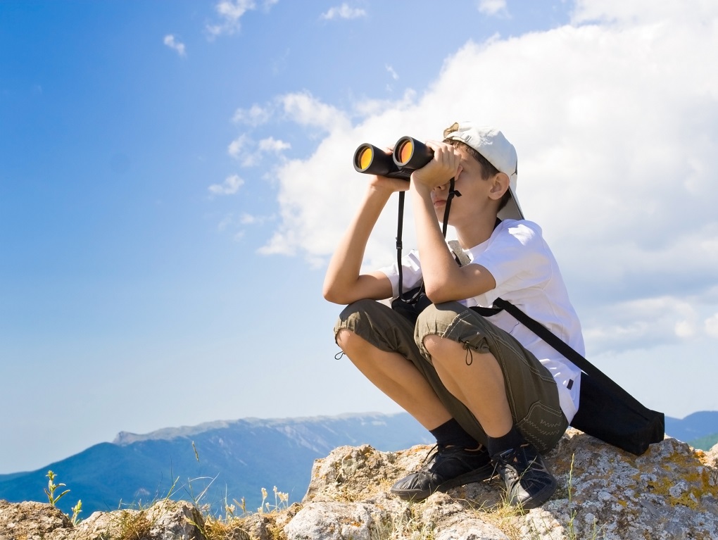 Looking Through Binoculars — How to Adjust Binoculars for Clear Images